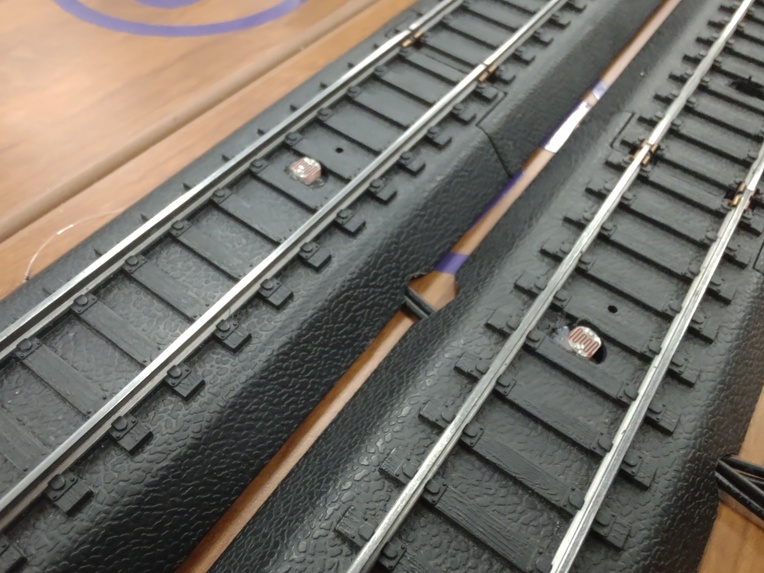 Modular Automatic Model Railroad Crossing Controller | Devpost